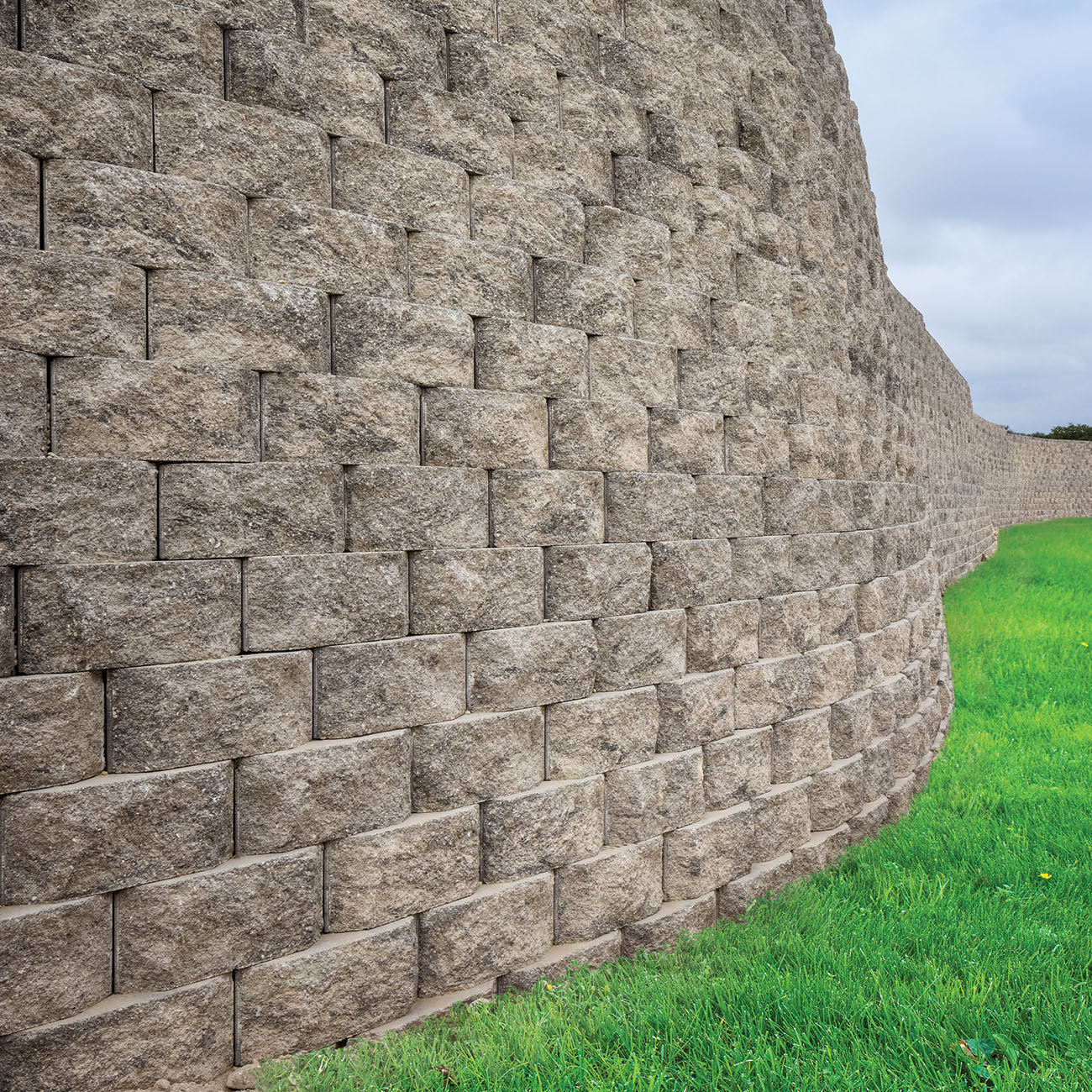 Diamond Pro® Retaining Wall System