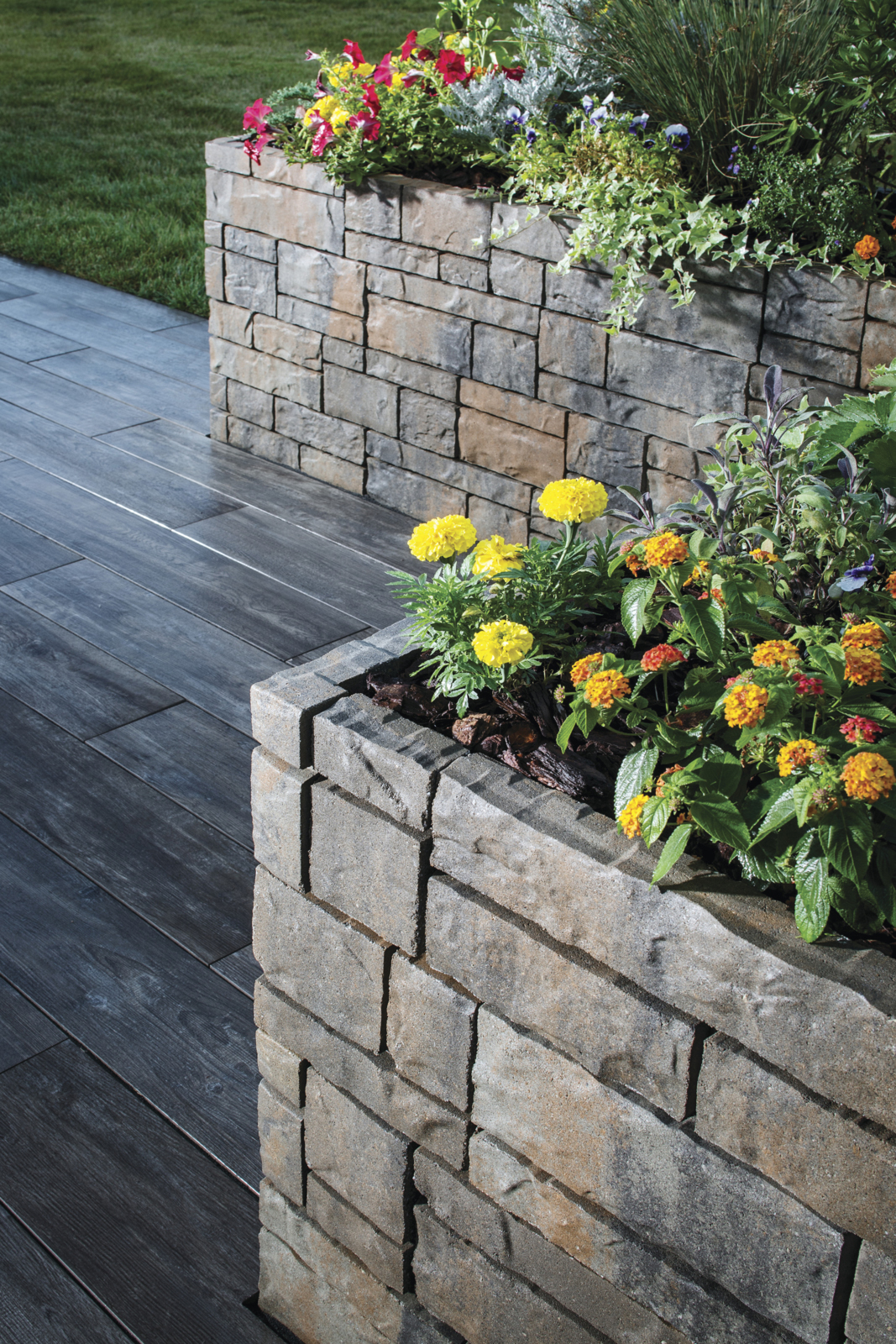 Flowers To Enhance Your Built-In Deck Planters | Belgard