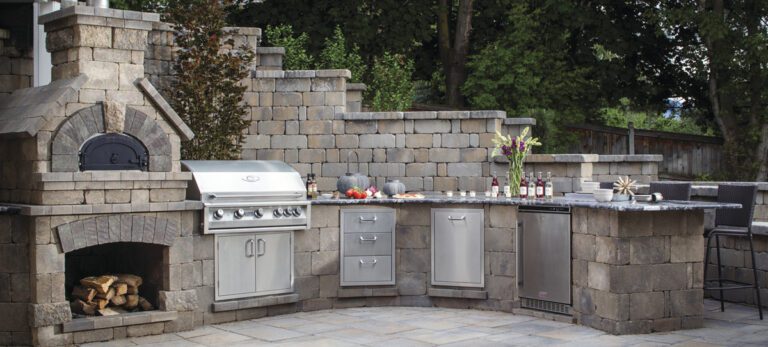 Find Out What's Cooking in the Latest Outdoor Kitchen Design Trends