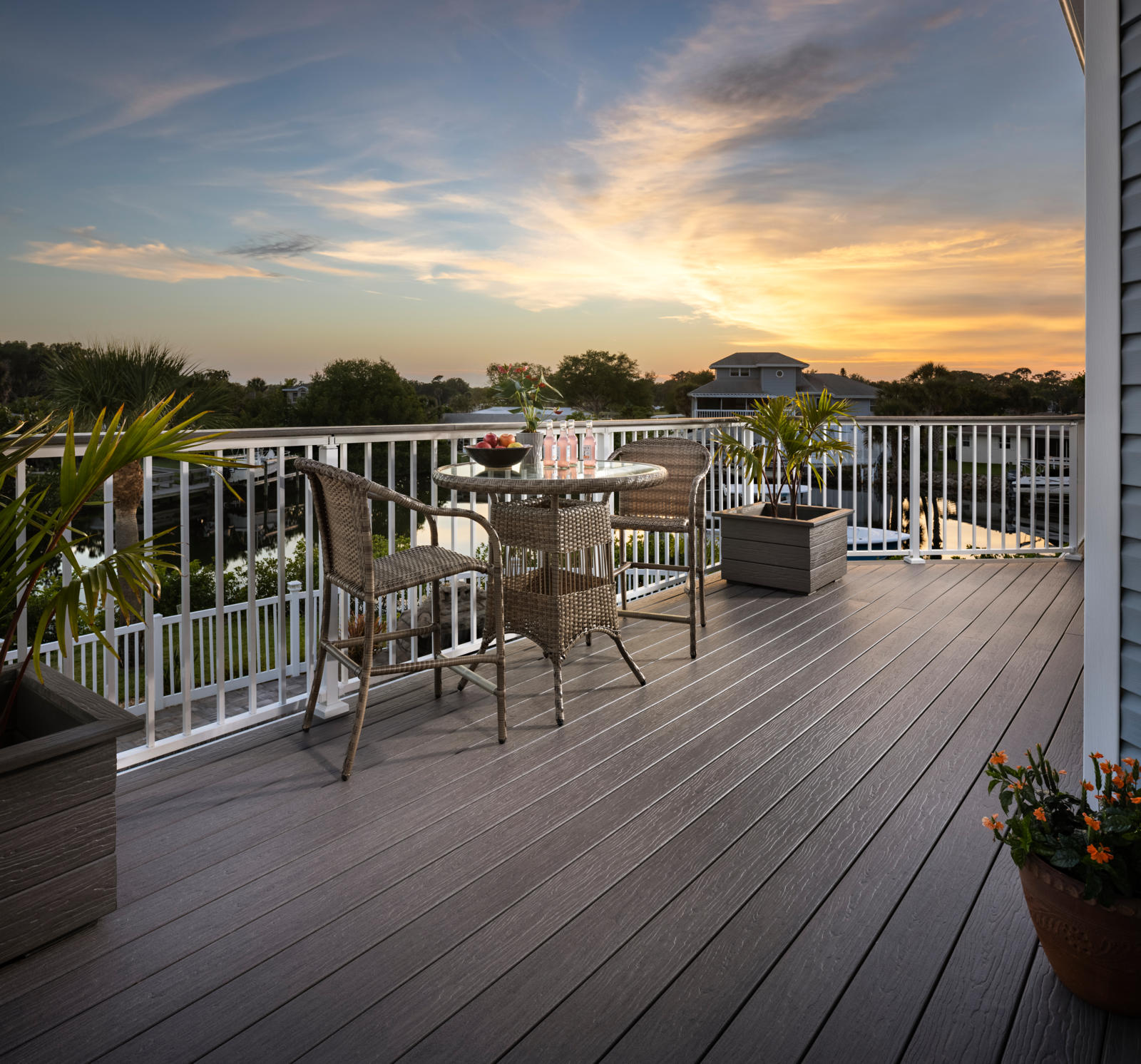 Transform Your Outdoor Space with MoistureShield® Decking