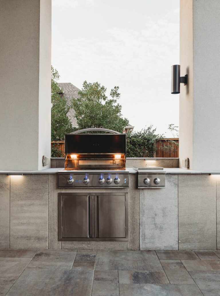 A Dream Outdoor Kitchen for Hand Makes Home: Project Profile - Belgard