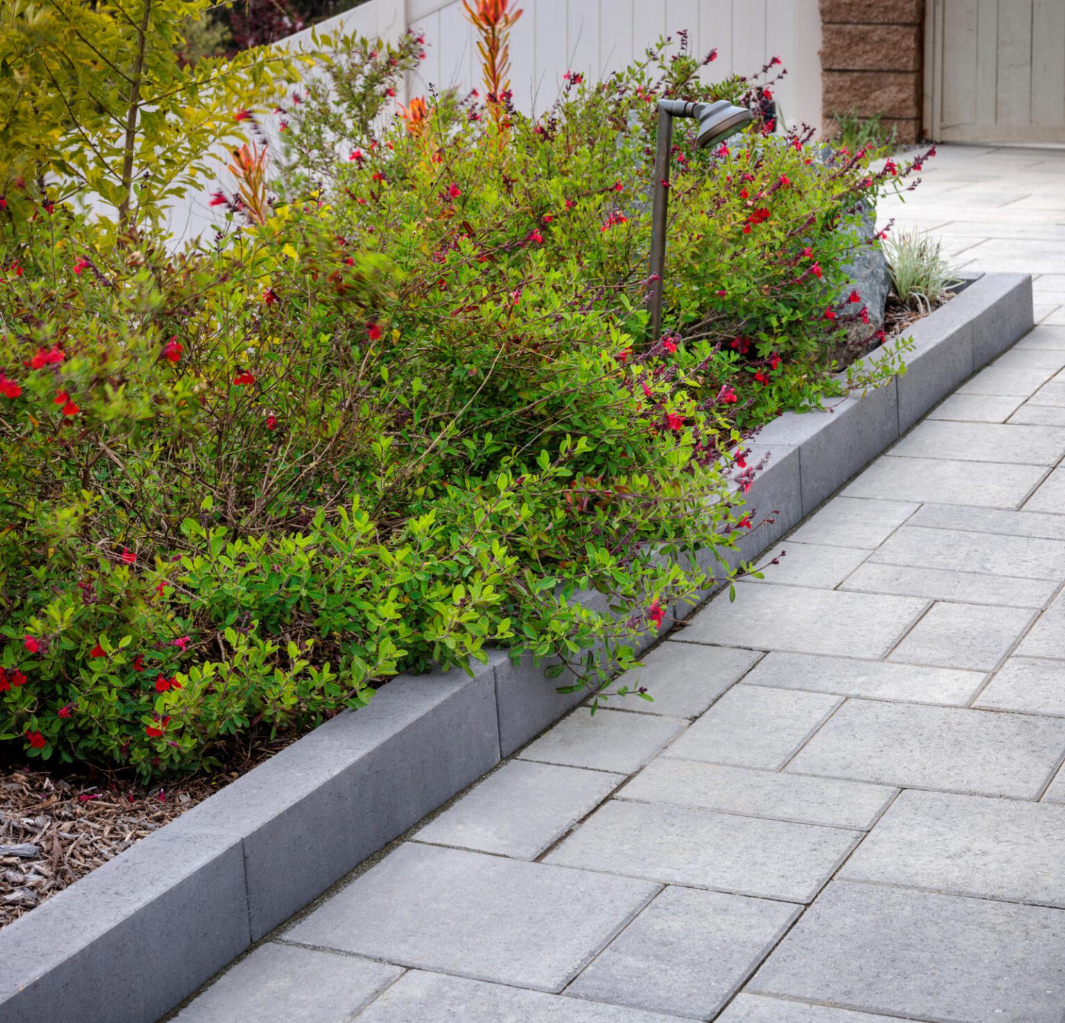 11 Lawn Edging Ideas To Elevate Your Backyard | Belgard