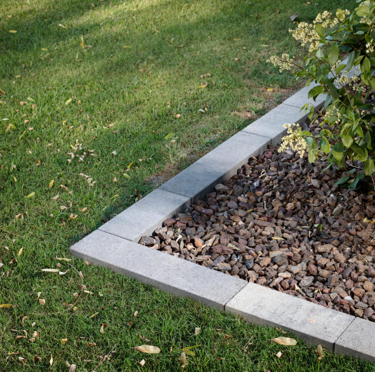 11 Lawn Edging Ideas To Elevate Your Backyard | Belgard